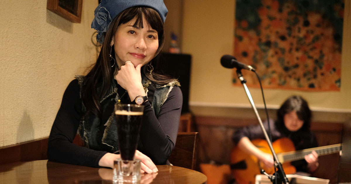 【along with her story】ミュージシャン 萩尾しの | プレミアムビール「GARGERY」